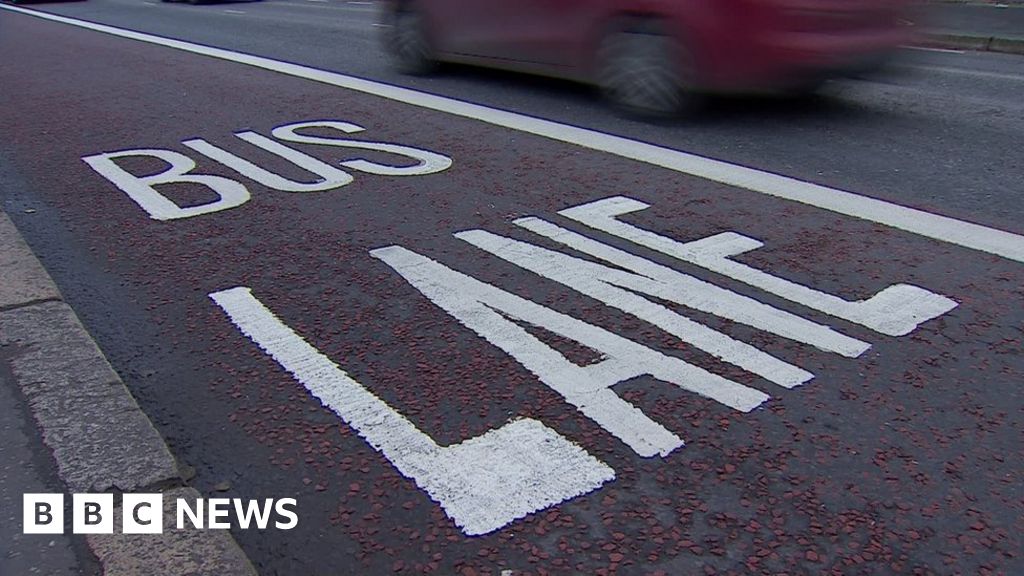 Belfast bus lanes see more than 40 warnings issued - BBC News