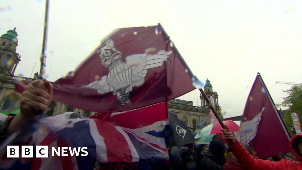 Rally in support of Bloody Sunday soldier - BBC News