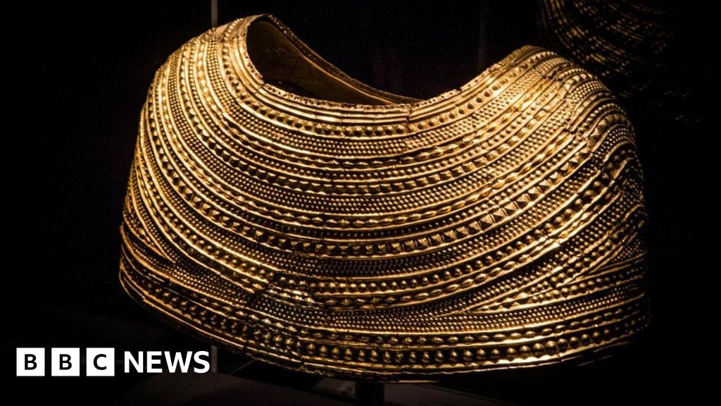From gold to fossils: Wales' history in unusual treasures - BBC News