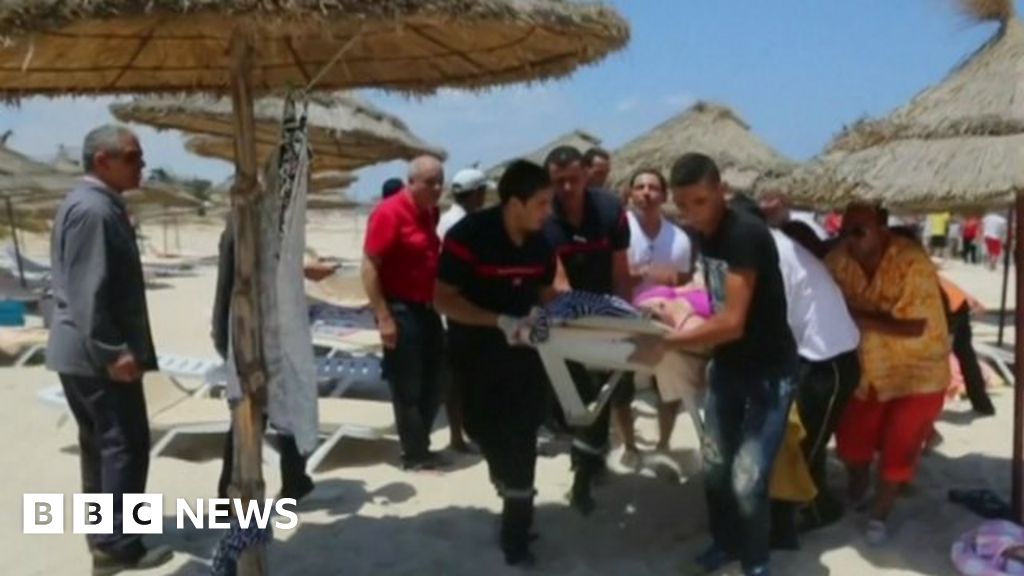 Tunisia attack on Sousse beach 'kills 39' - BBC News