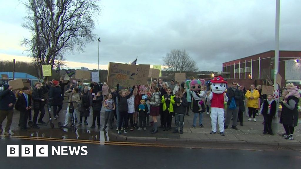 Wirral Council cuts: Libraries and golf courses could close - BBC News