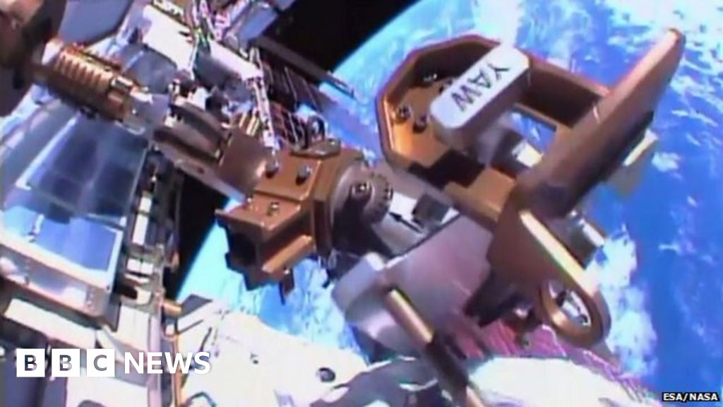 Tim Peake: Spacewalk is a 'proud moment' - BBC News