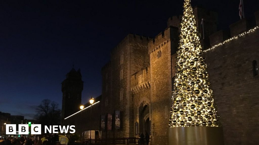 Are these Britain's worst Christmas trees? - BBC News