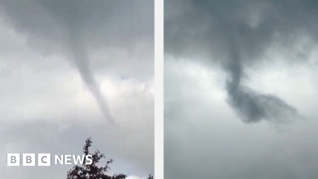 Funnel cloud spotted in Doncaster - BBC News