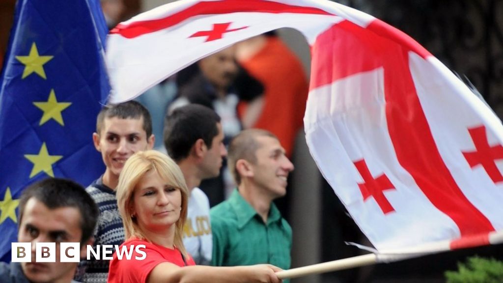Georgia election: Bitter political feud obscures poverty - BBC News