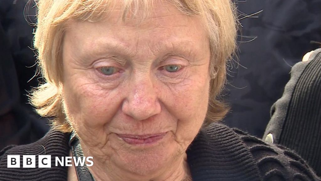 Mavis Eccleston: 'Mercy killing' trial 'in public interest' - BBC News
