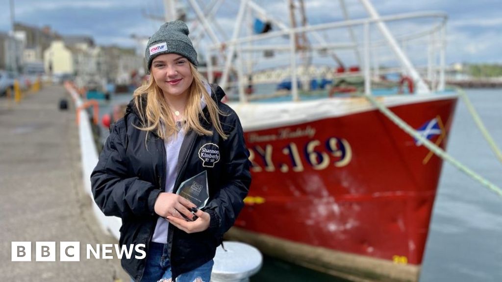 Isle of Man's teenage fishing apprentice's joy at UK award win - BBC News