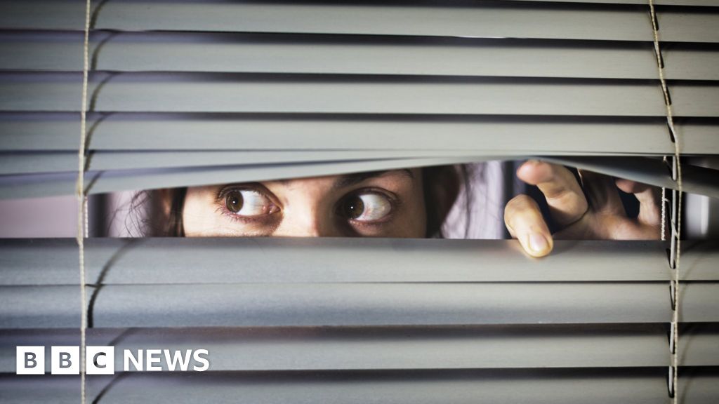 Covid: How should I talk to neighbours who break the rules?