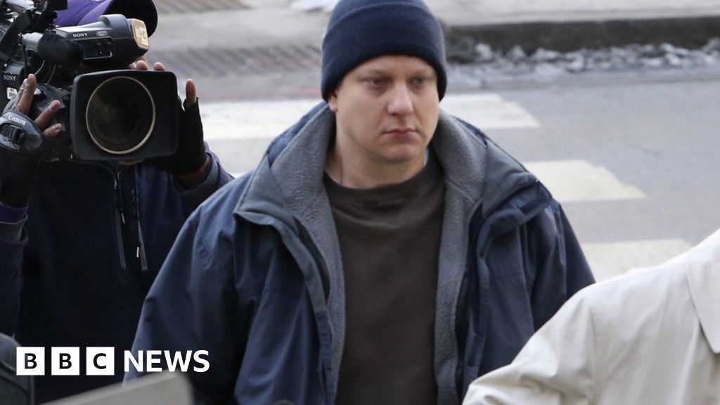Murder charge for Chicago officer who shot teenager - BBC News