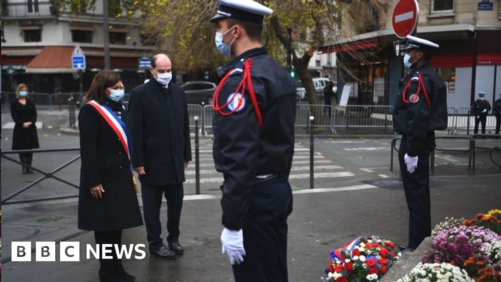 Paris jihadist attacks: Wreaths laid to mourn 2015 victims - BBC News
