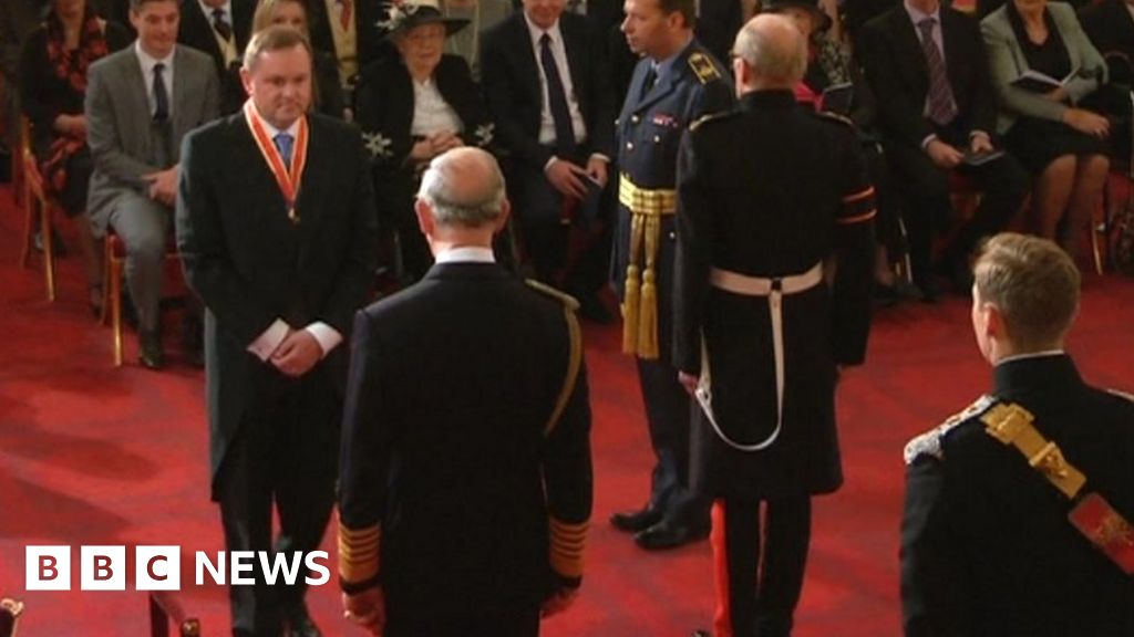 Gary Verity Tour de France chief knighted - BBC News