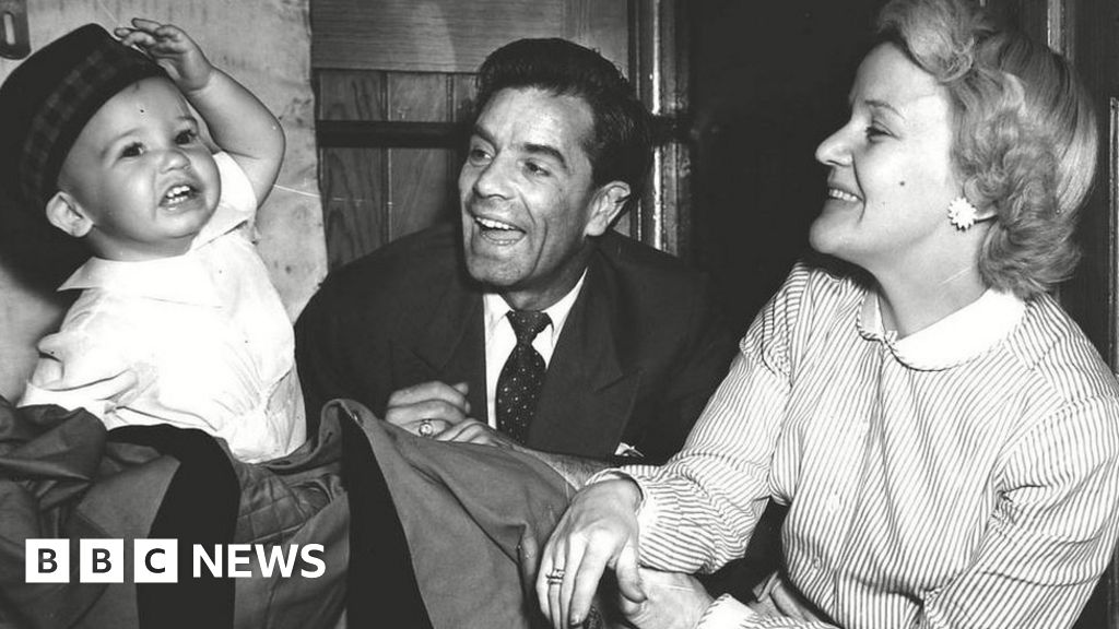 Mary Lee: The 'skint but famous' child star who lived to be 100 - BBC News