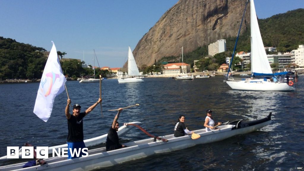 Rio water pollution protest ahead of Olympics trials - BBC News