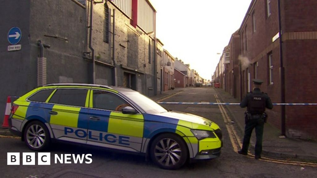 Belfast: Man lying beside pipe bomb claims he was abducted - BBC News