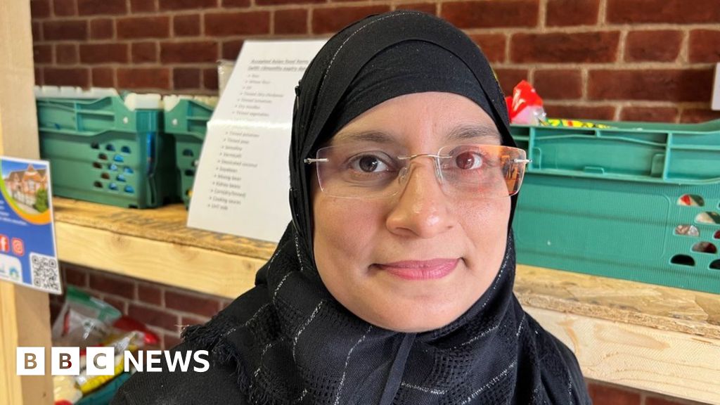 Food bank set up in Bedford to cater for ethnic diets - BBC News