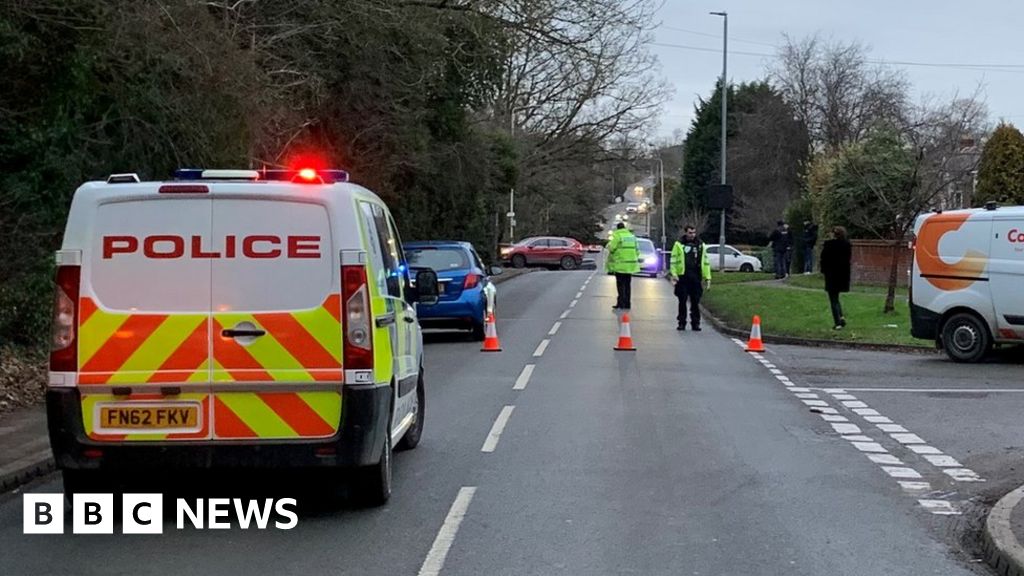 Boy, 11, injured in Leicestershire van crash - BBC News