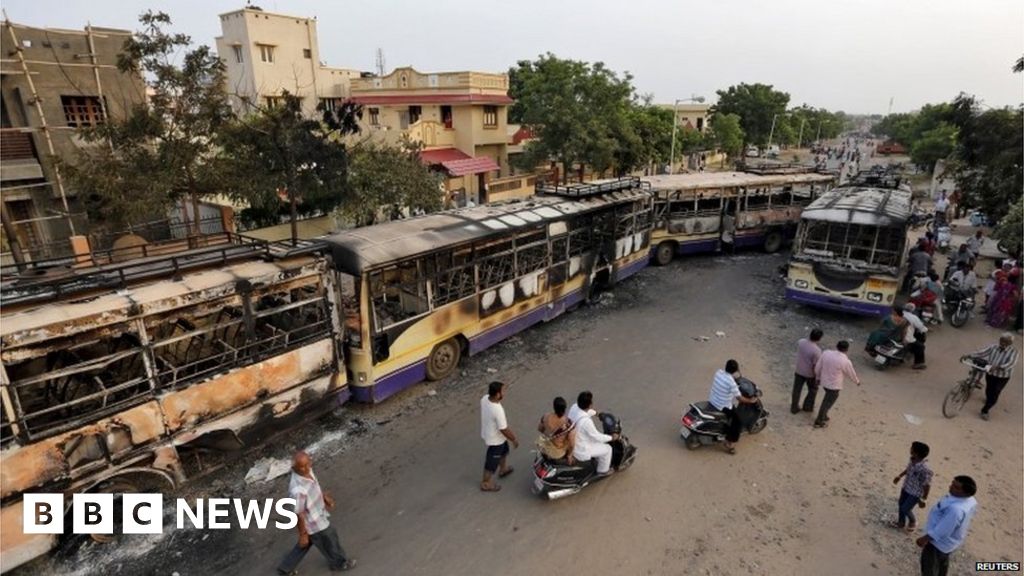 Gujarat remains tense after Patel caste violence - BBC News
