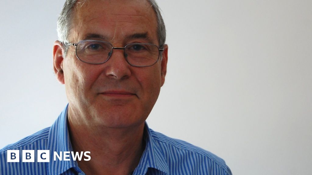 Guernsey Deputy Martin Storey dies - BBC News