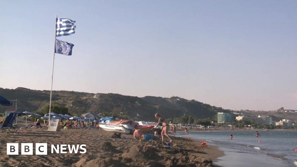 Greece debt crisis: 'Tourists must come if they want to help' - BBC News