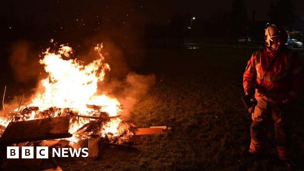 Greater Manchester Fire chiefs condemn Bonfire Night attacks - BBC News