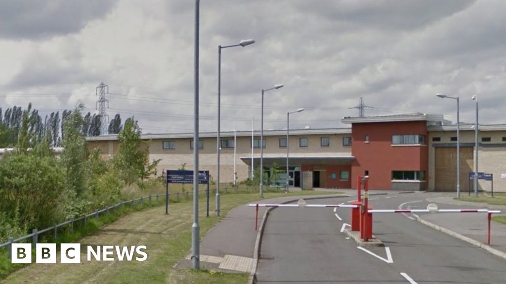 Released prisoners at Bronzefield 'given tents to live in' - BBC News