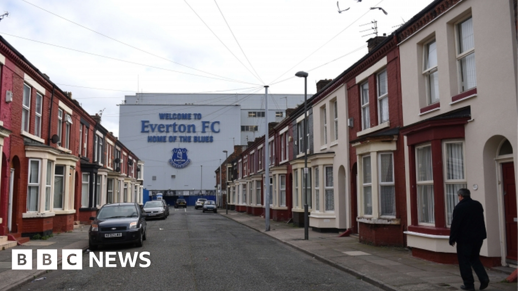 Everton blames Walton Hall Park delay on Liverpool council - BBC News