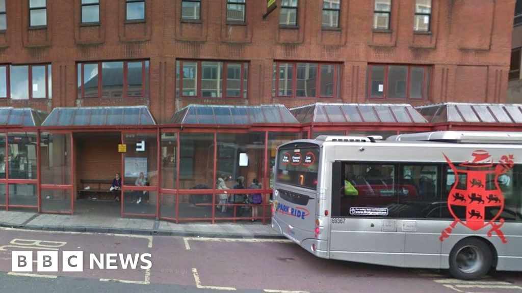 City of York Council to keep 'anti-homeless' bus stop benches - BBC News