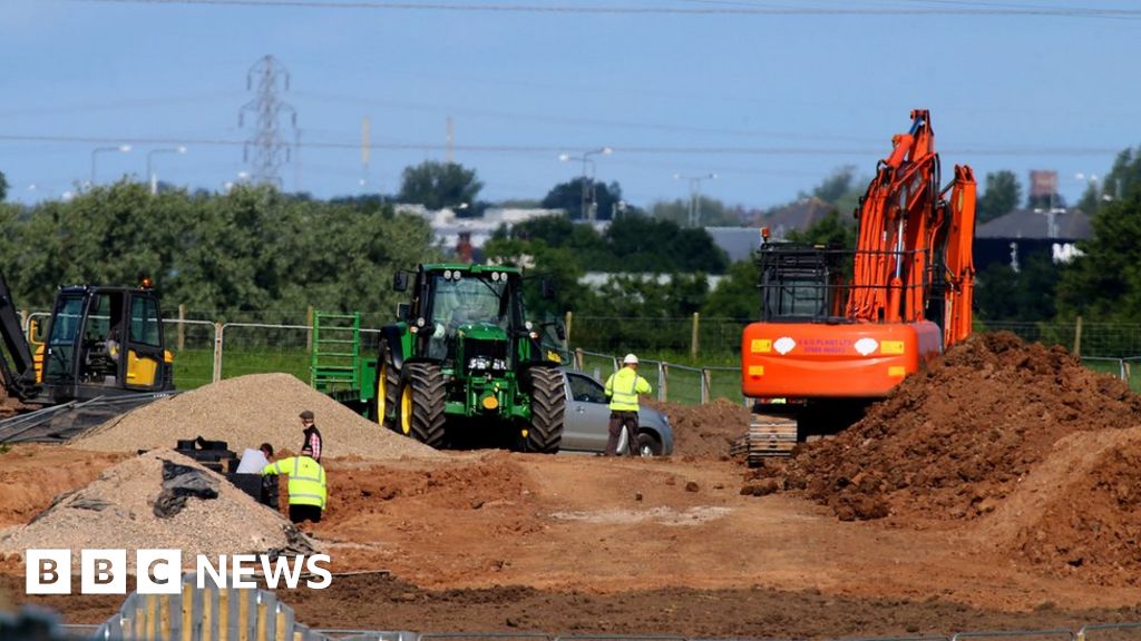 Fracking at Preston New Road: Cuadrilla's work begins for shale gas ...
