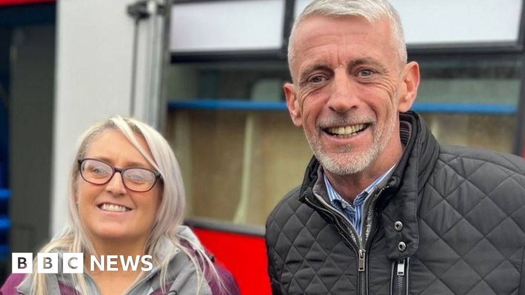 Blackpool charity transforms bus into mobile homeless shelter - BBC News