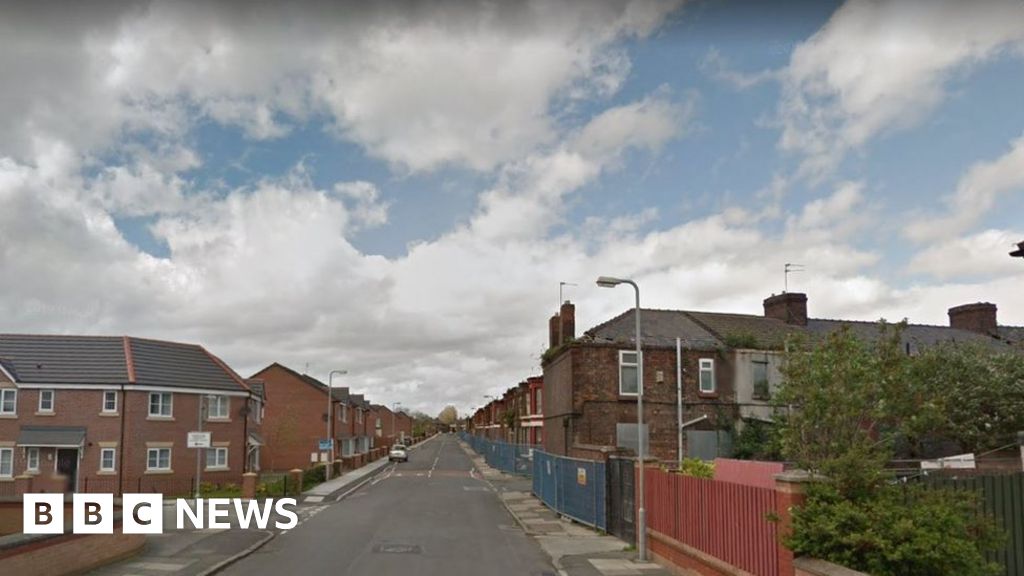 Man arrested in Bootle murder probe - BBC News