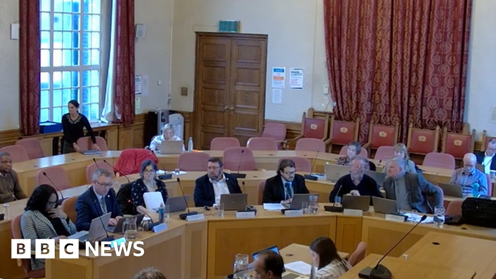 Peterborough City Council to buy more homes to rehouse refugees - BBC News