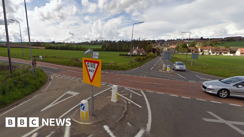 Woman hurt after car and bus crash in Strathkinness, Fife - BBC News