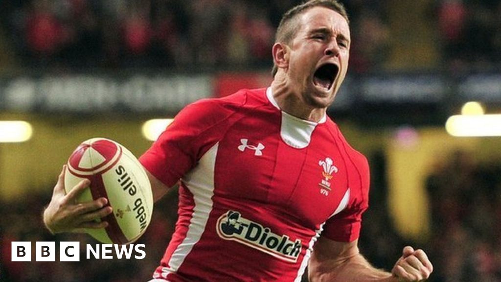 Shane Williams gives 'too small' rugby player top pep talk - BBC News