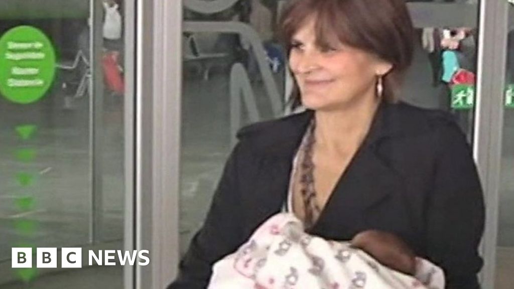 Spanish woman Lina Alvarez gives birth at 62 - BBC News