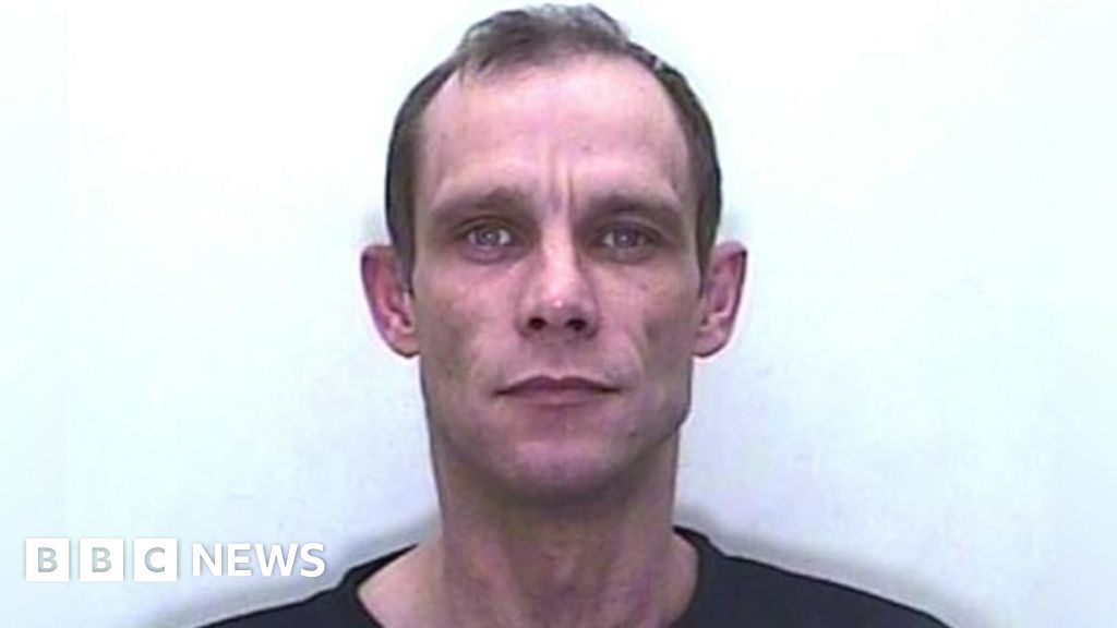 Police hunt for further victims of Christopher Halliwell - BBC News