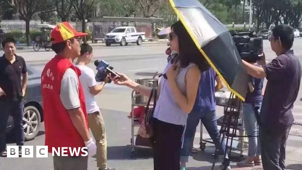 Journalist 'suspended for her accessories' in China - BBC News