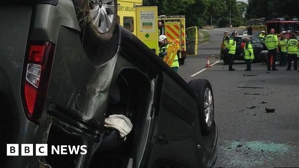 Tarvin A51 crash: 12 people injured in three-car crash - BBC News