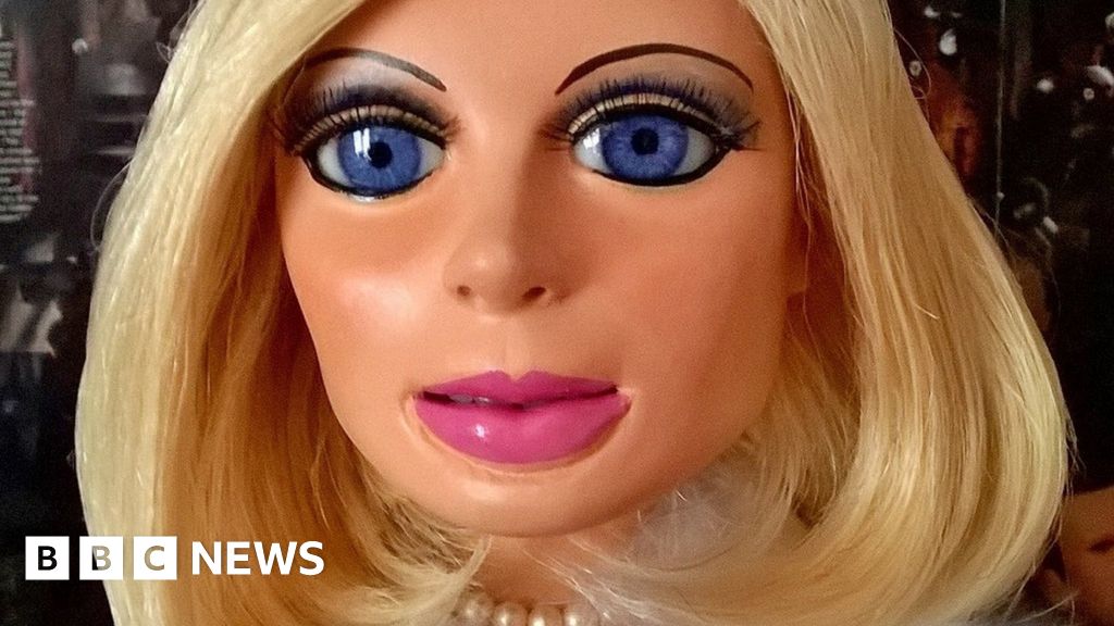 Thunderbirds puppet Lady Penelope in charity auction - BBC News