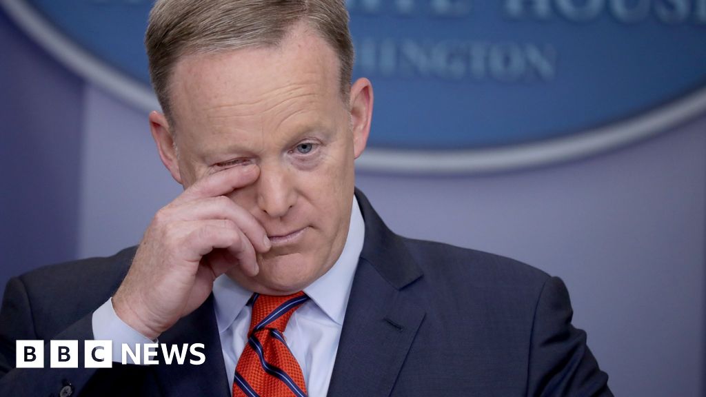 Katty Kay: Spicer had choice - apologise or dig - BBC News