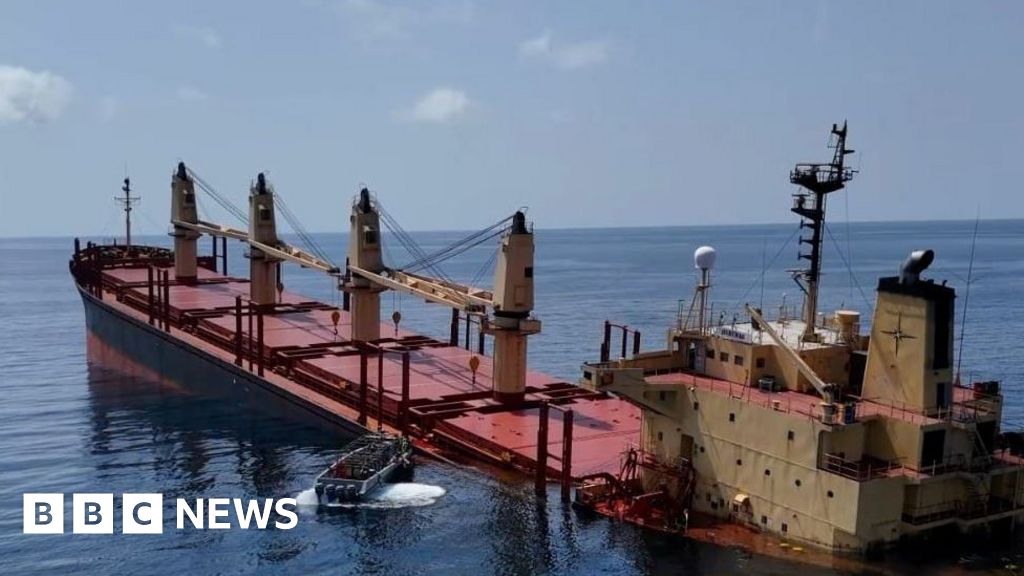 Cargo Ship Attacked By Houthis Sinks Off Yemen Coast Cargo Ship Attacked By Houthis Sinks Off Yemen Coast