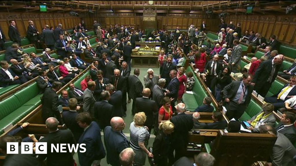 Labour Party rebels accused of 'undermining' the party - BBC News