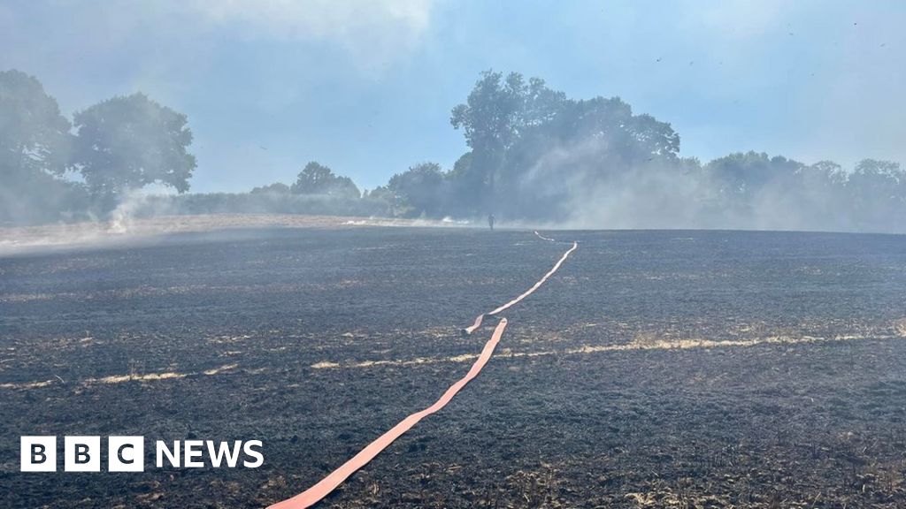 Field fire: Huge combine harvester fire rips through crops - BBC News