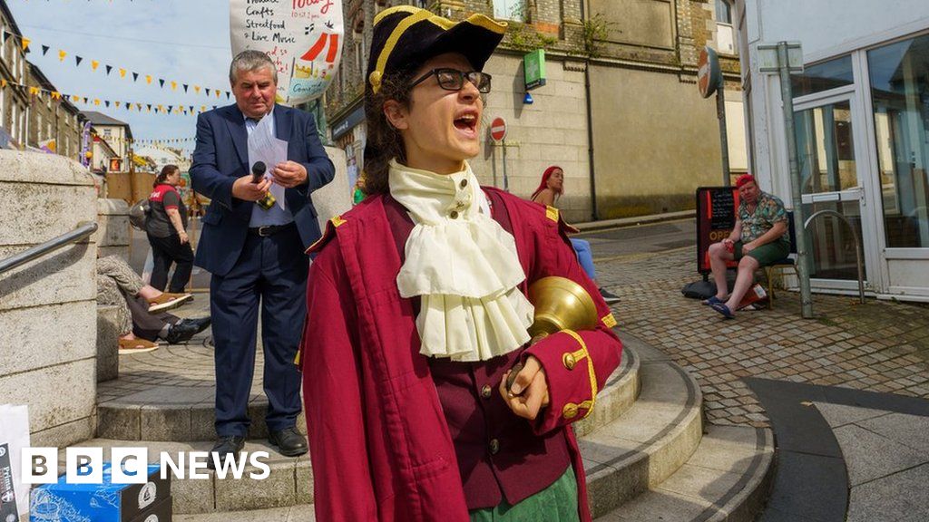 Redruth's teenage town crier looking for a makeover - BBC News