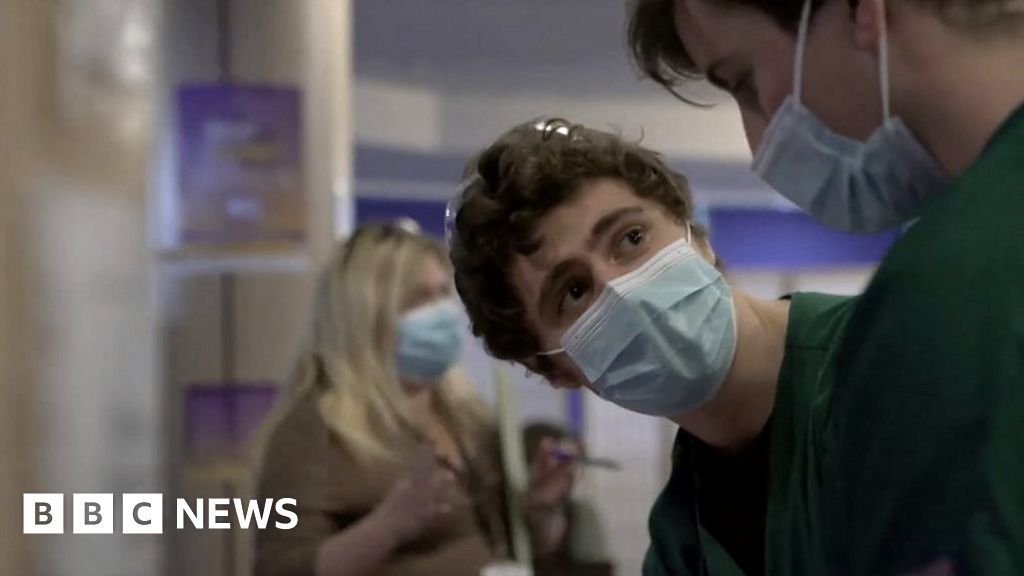 Medical students 'proud' to help during pandemic