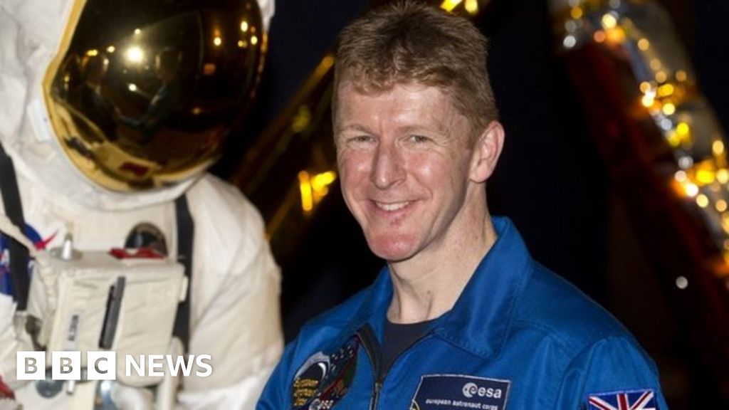 UK Space Agency shows kids what life is like in space - BBC Newsround