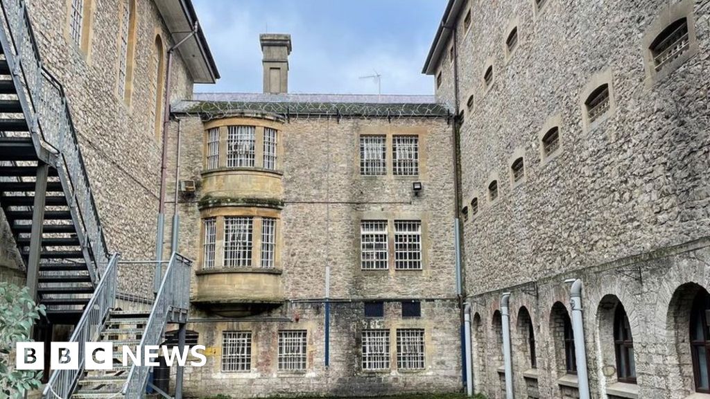 Shepton Mallet Prison closure to tourists halted - BBC News