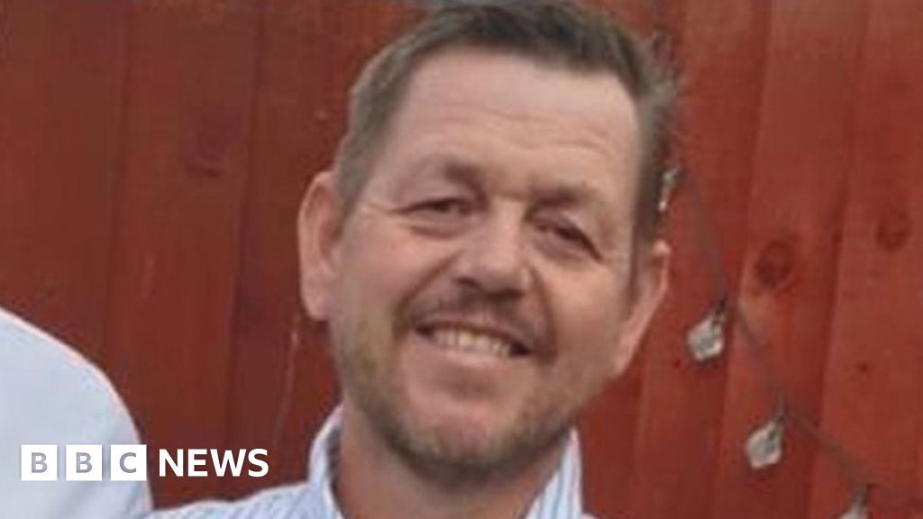 Neath Christmas Day crash: 'Loving family man' killed - BBC News