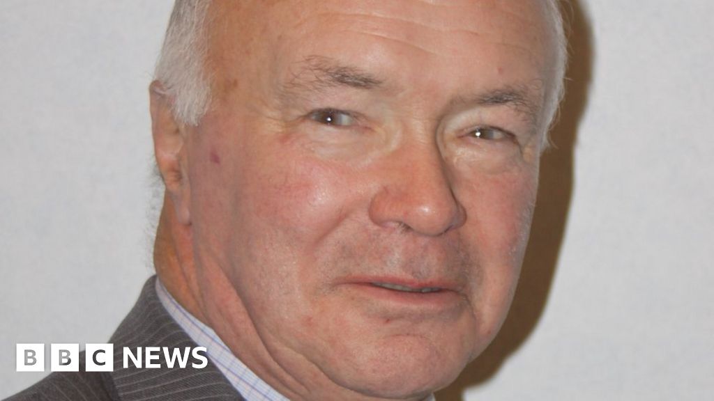 David Cannan: Tributes paid to Isle of Man 'political grandee' - BBC News