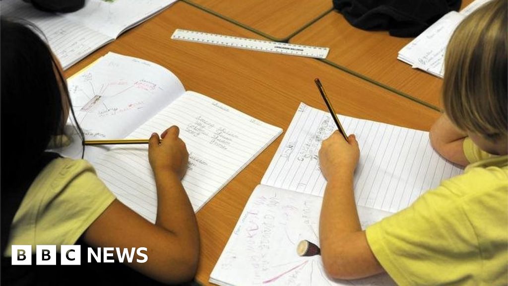 Teachers to strike over Rodmell school closure plan - BBC News
