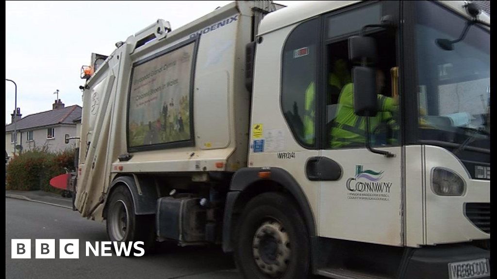Conwy's four-weekly bin collections: For and against - BBC News